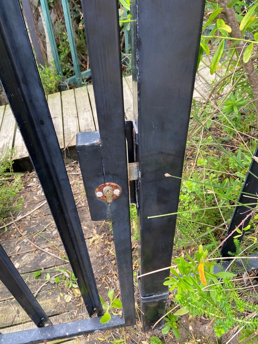 How to fix a rusty metal gate for good? - Procompare.co.za